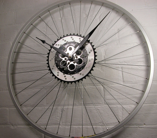 Bike Wheel Clock with black rim and sprocket decoration – Vyconic