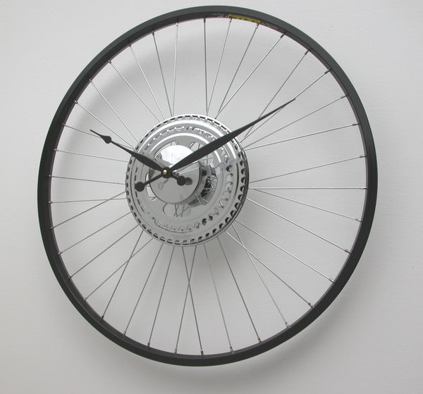 Bike Wheel Clock with black rim and sprocket decoration – Vyconic