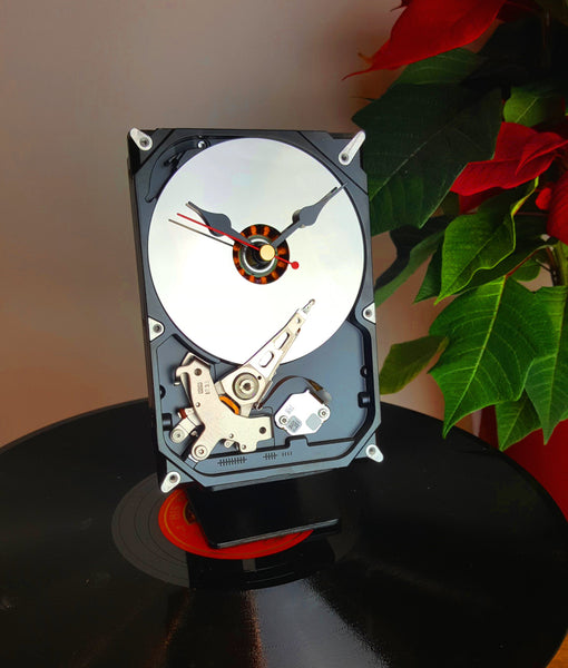 Computer Hard Drive Upcycled To Cool Desk Clock – Vyconic